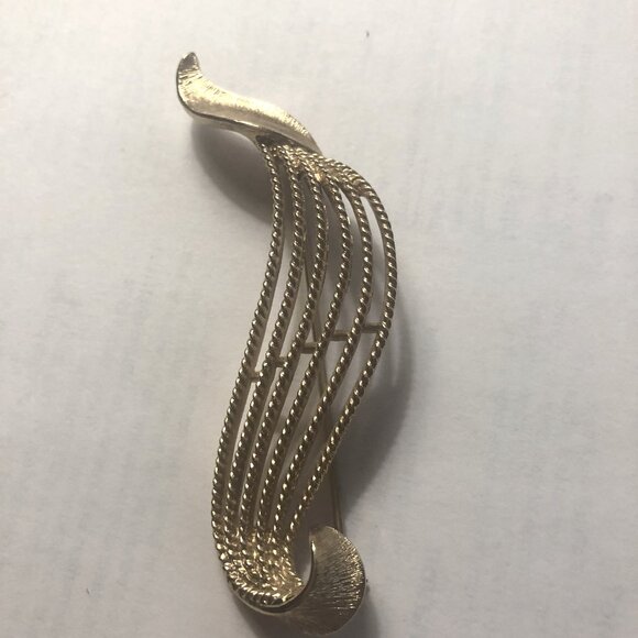 Monet | Jewelry | Vintage Monet Gold Toned Scroll Pin | Poshmark